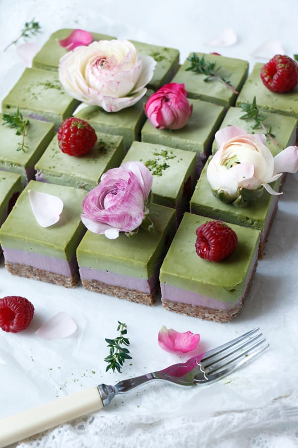Raspberry Matcha Cheesecake (raw, vegan & grain-free) - Nirvana Cakery